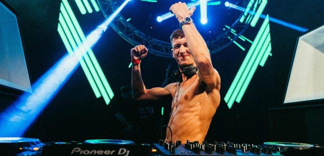 Azyr en Brutal MX: Pre-fiesta de aniversario, 2 años de #BrutalMX en Brutal Mx, CDMX/Ciudad de ...