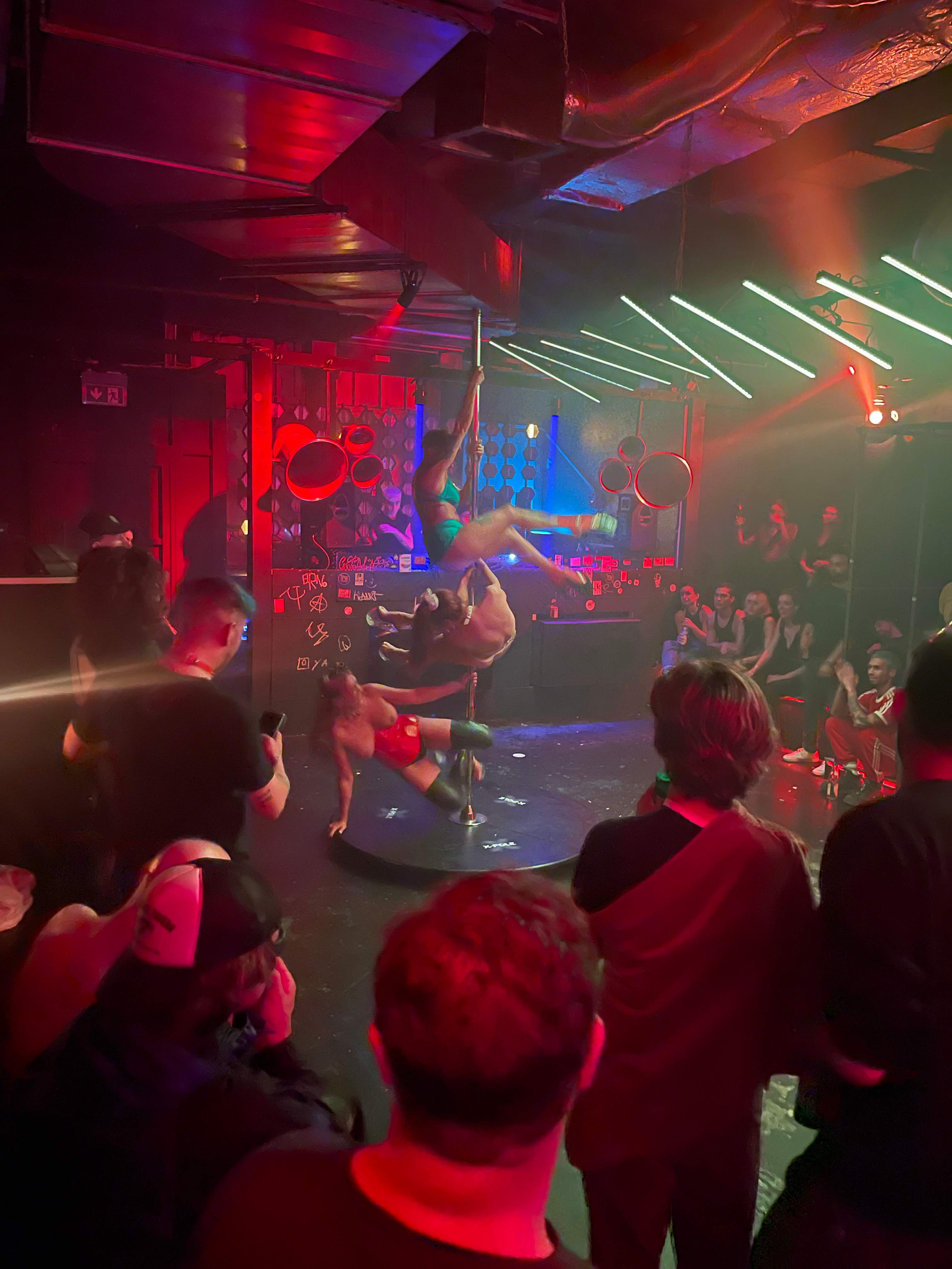 Rave de Amore with Berlin Strippers Collective / Fremdkollektiv a AVA ...