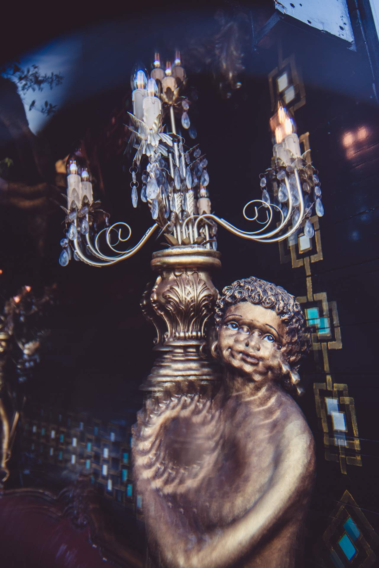 Hugo Magick: Front De Cadeaux at THE MAGICK BAR, Rome