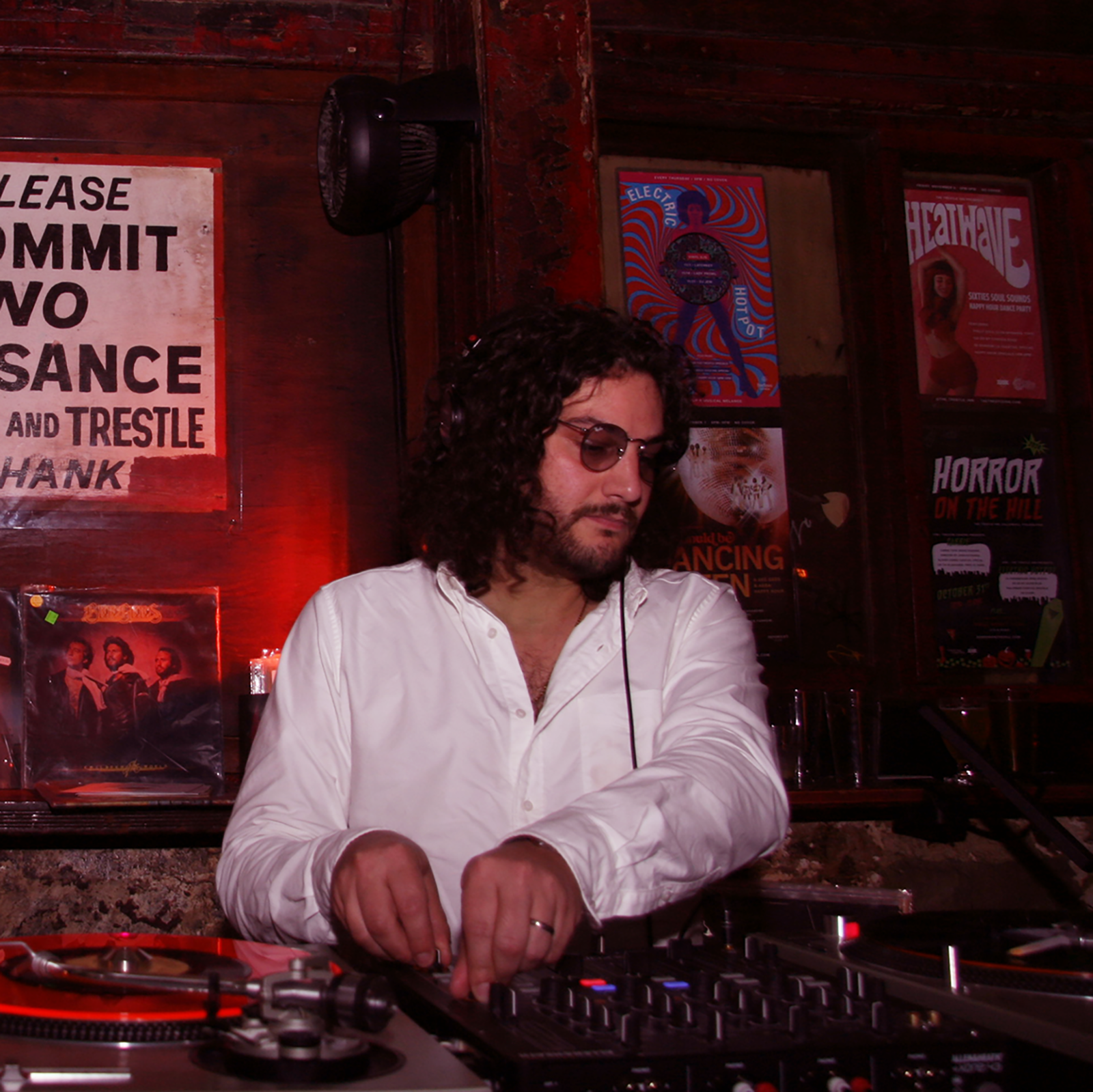 Trestle Night Fever Happy Hour Dance Party bei Trestle Inn, Philadelphia