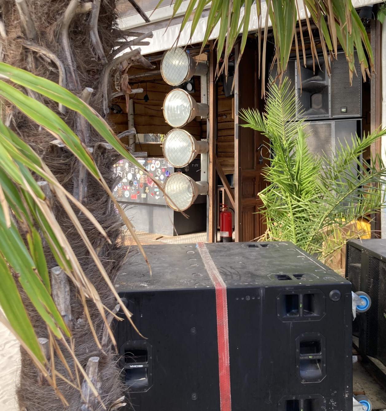 Wintergarden Opening: DJ T. Steve Bug Nour Lovra em Sage Beach Berlin ...