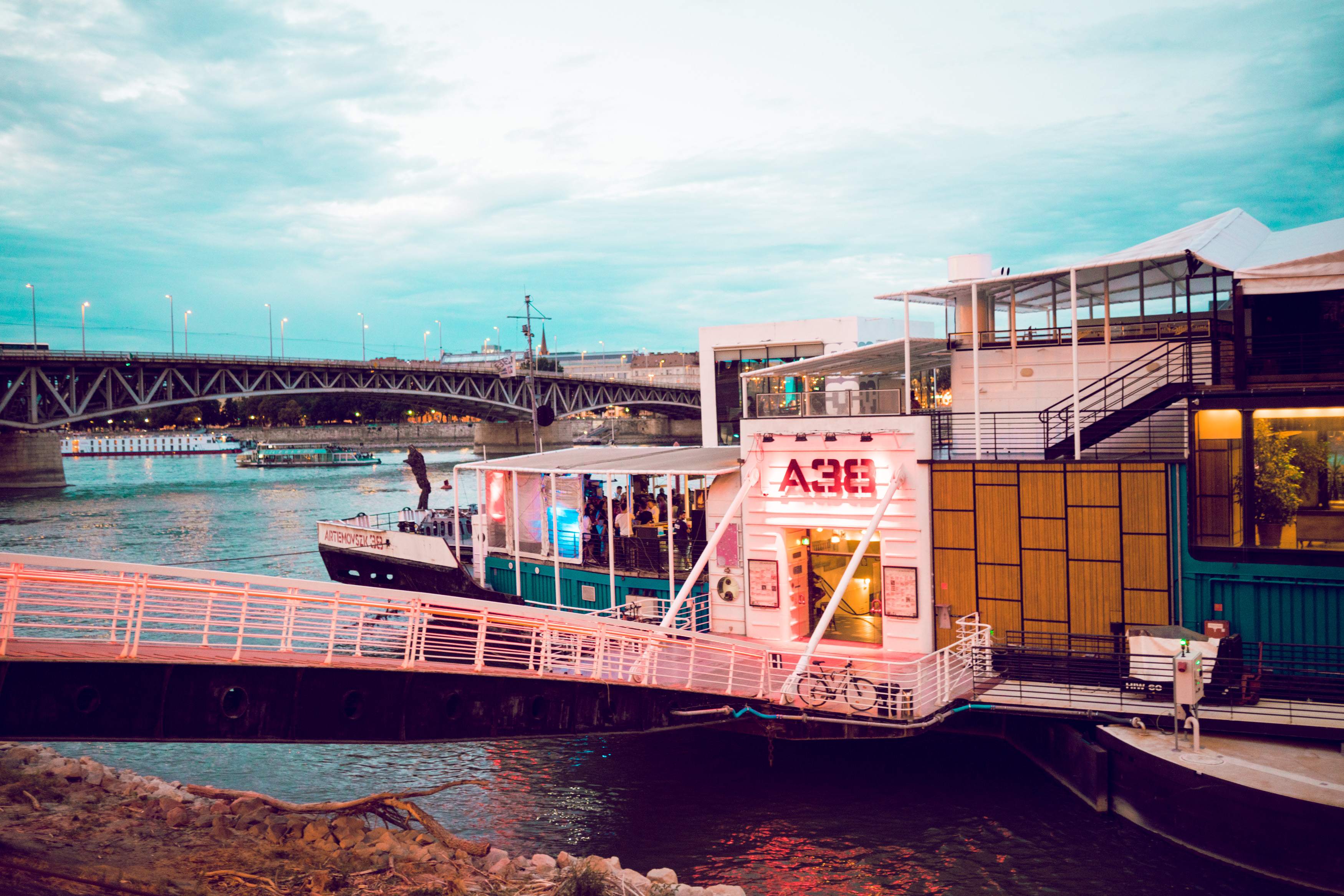 Fine Selection #143 w/Memphis at A38, Budapest