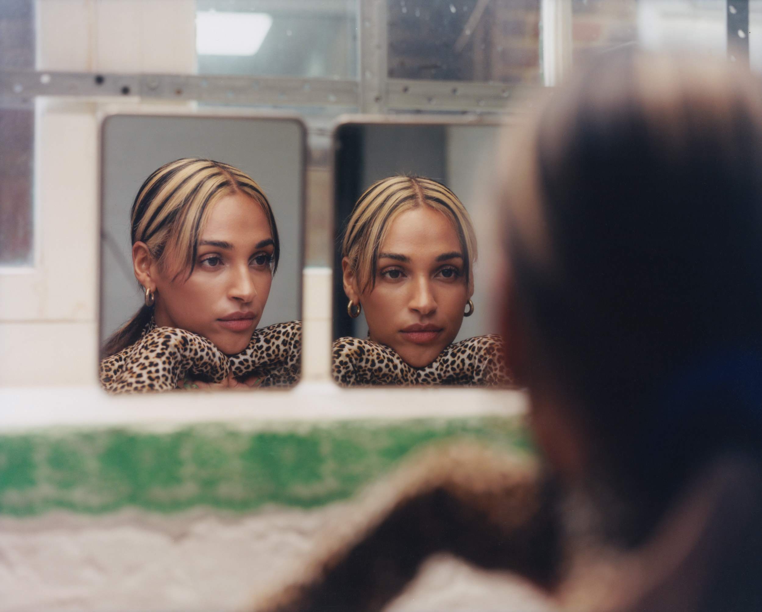 SAHRA & Friends: Soul Infused Jazz (DJ Set by Tea) bij Nico's Bar at Hackney Bridge, London ...