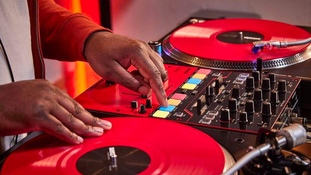 Pioneer DJ introduces first USB-powered battle mixer, the DJM-S5 · News RA