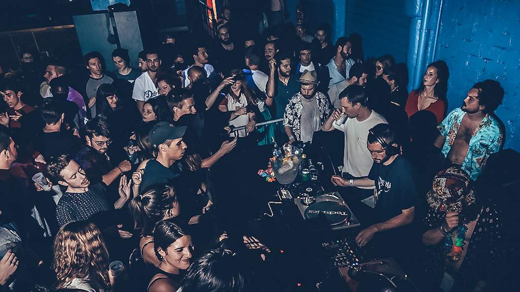 19 French clubs unite behind campaign for plastic-free dance floors ...