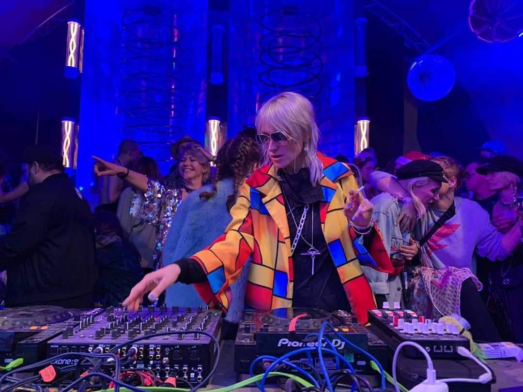 Elevation in Paradise with Britta Arnold, Franca, Frida Darko at ...