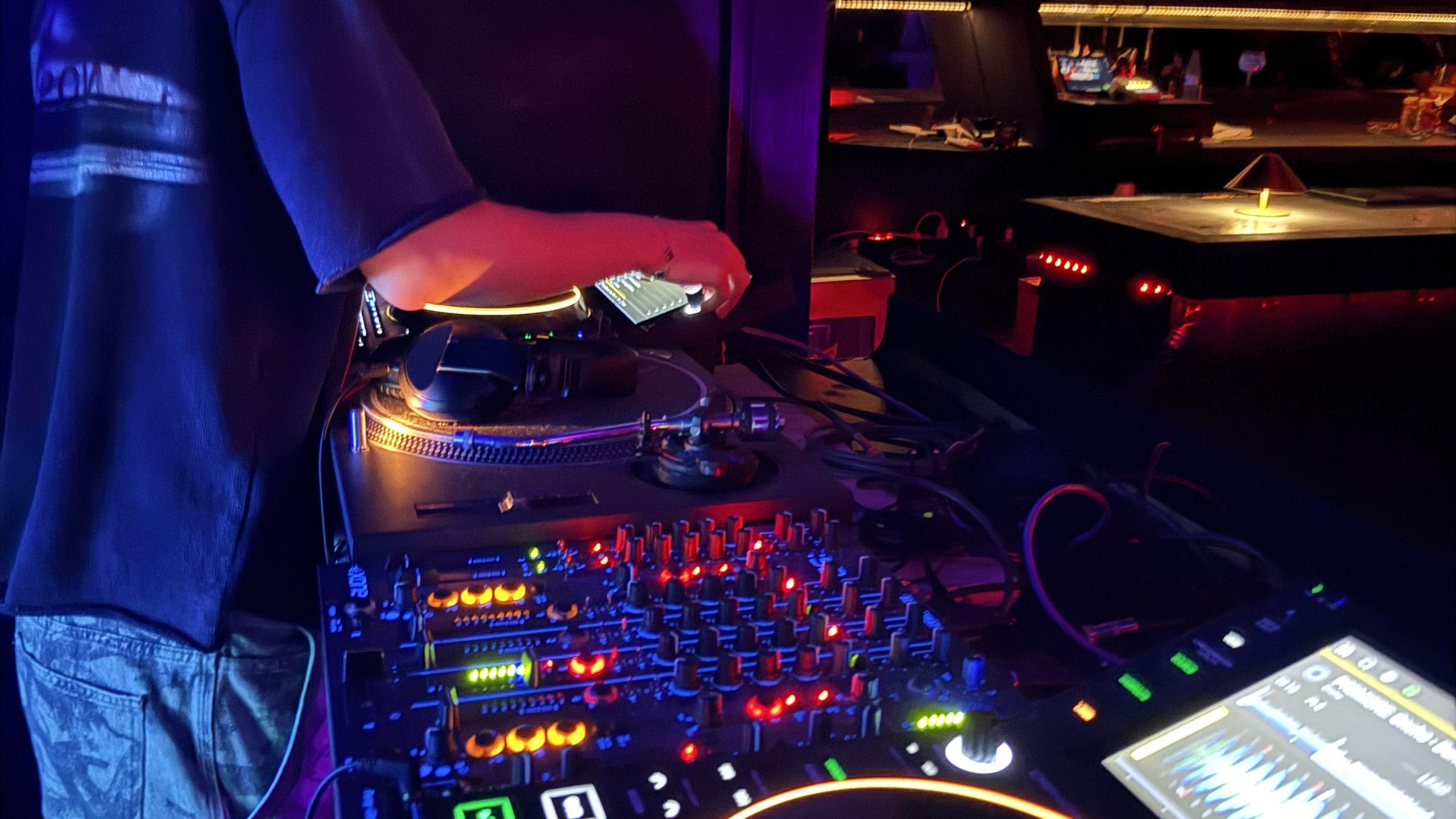 MX (UK) · Artist Profile