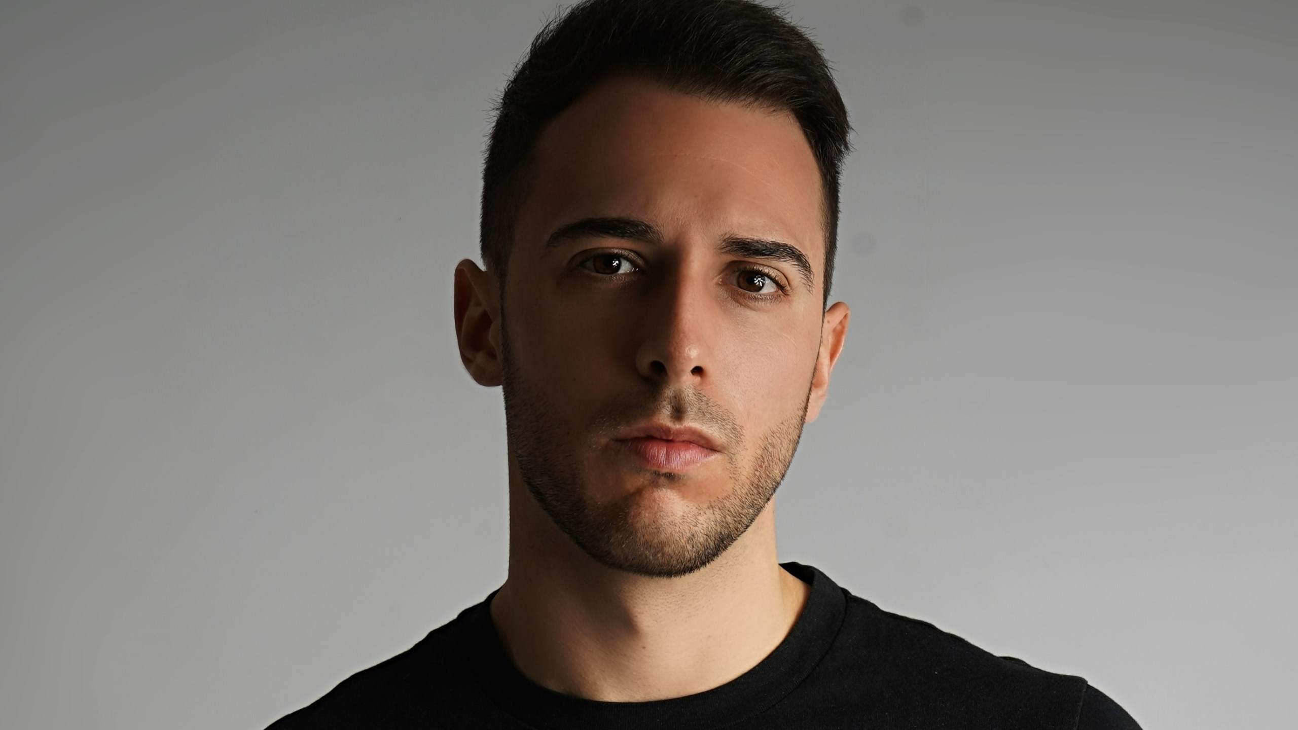 Nahum Korm · Artist Profile