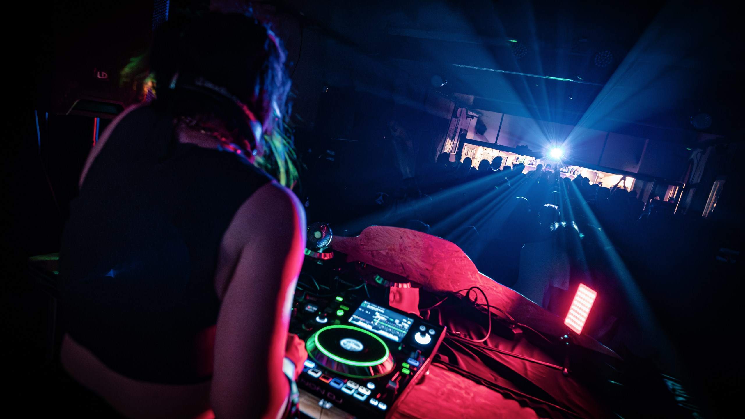 Neon Pumps · Artist Profile