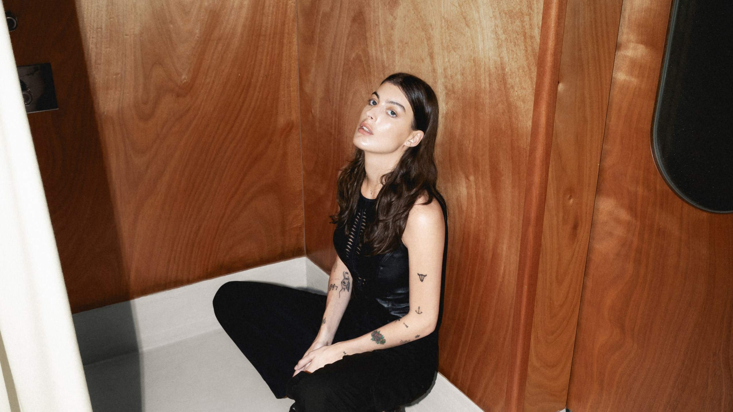 NEUX · Artist Profile