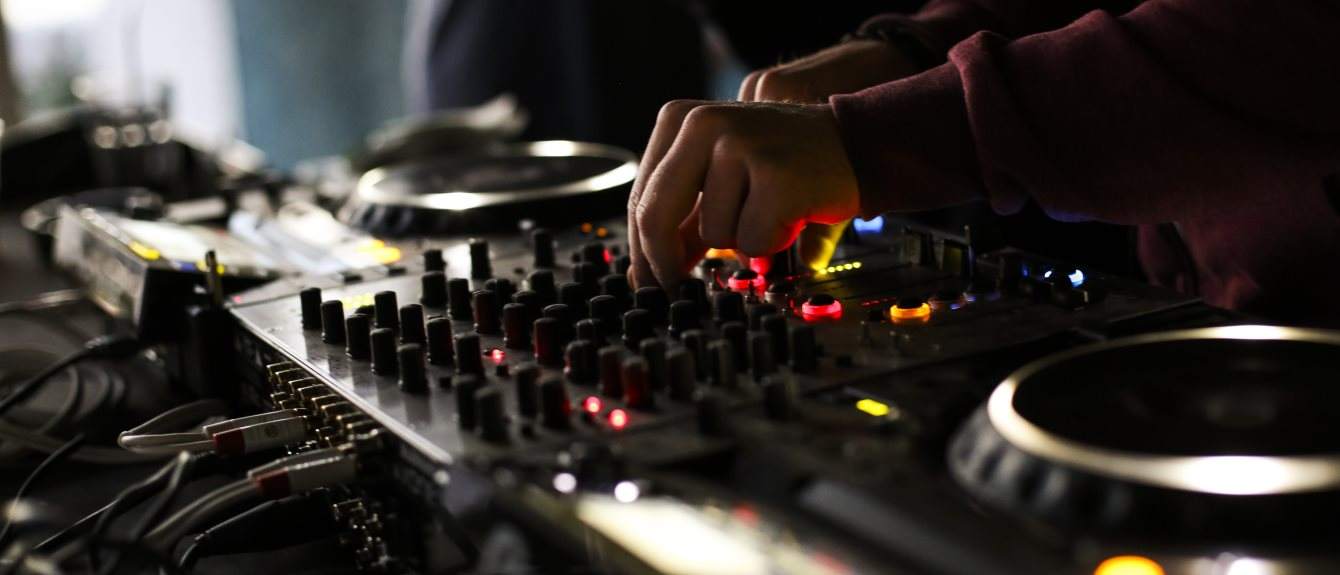 Alin Roman · Artist Profile