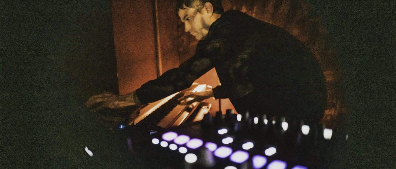 Andras Toth · Artist Profile