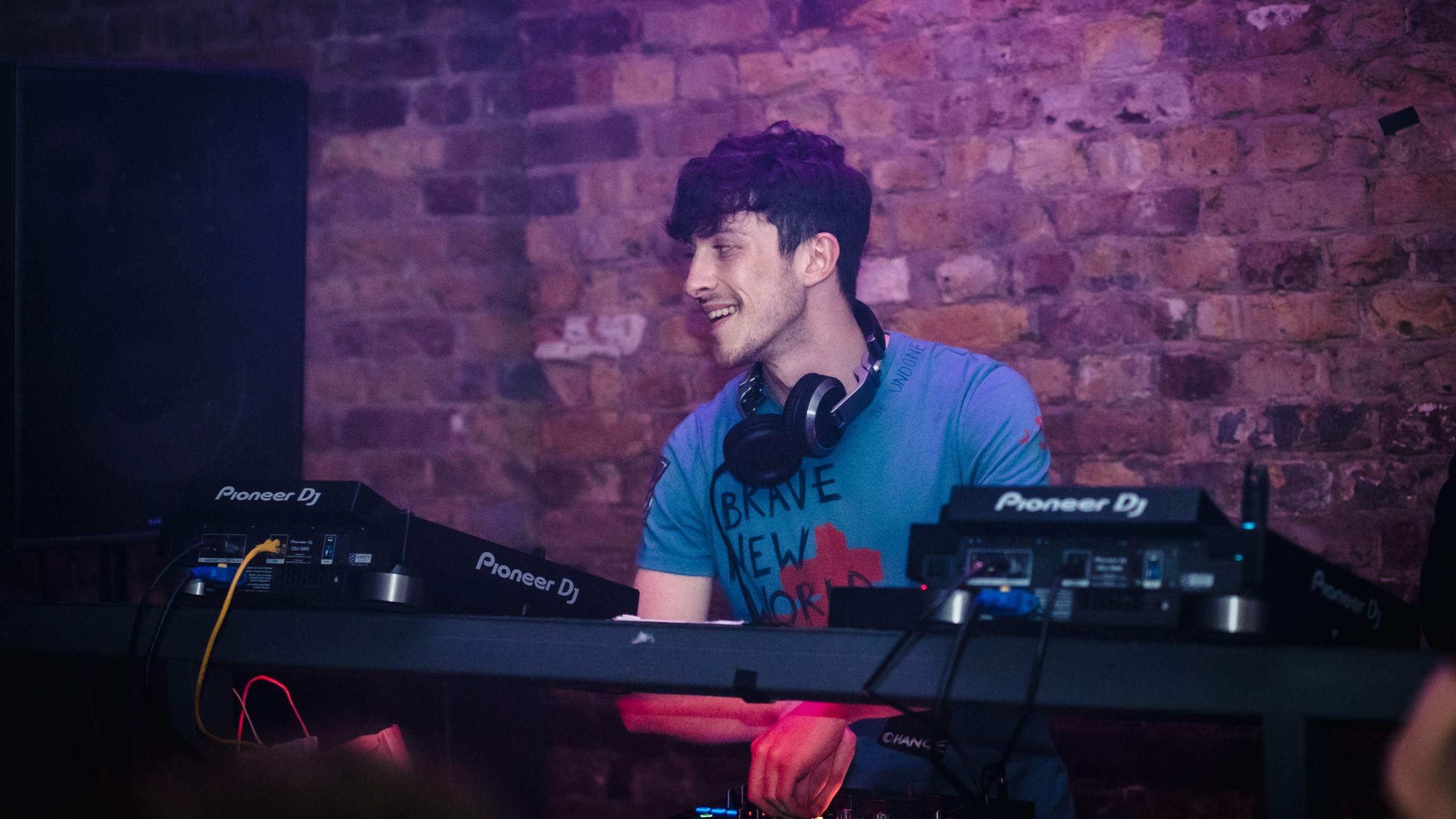 Bruce Wain · Artist Profile