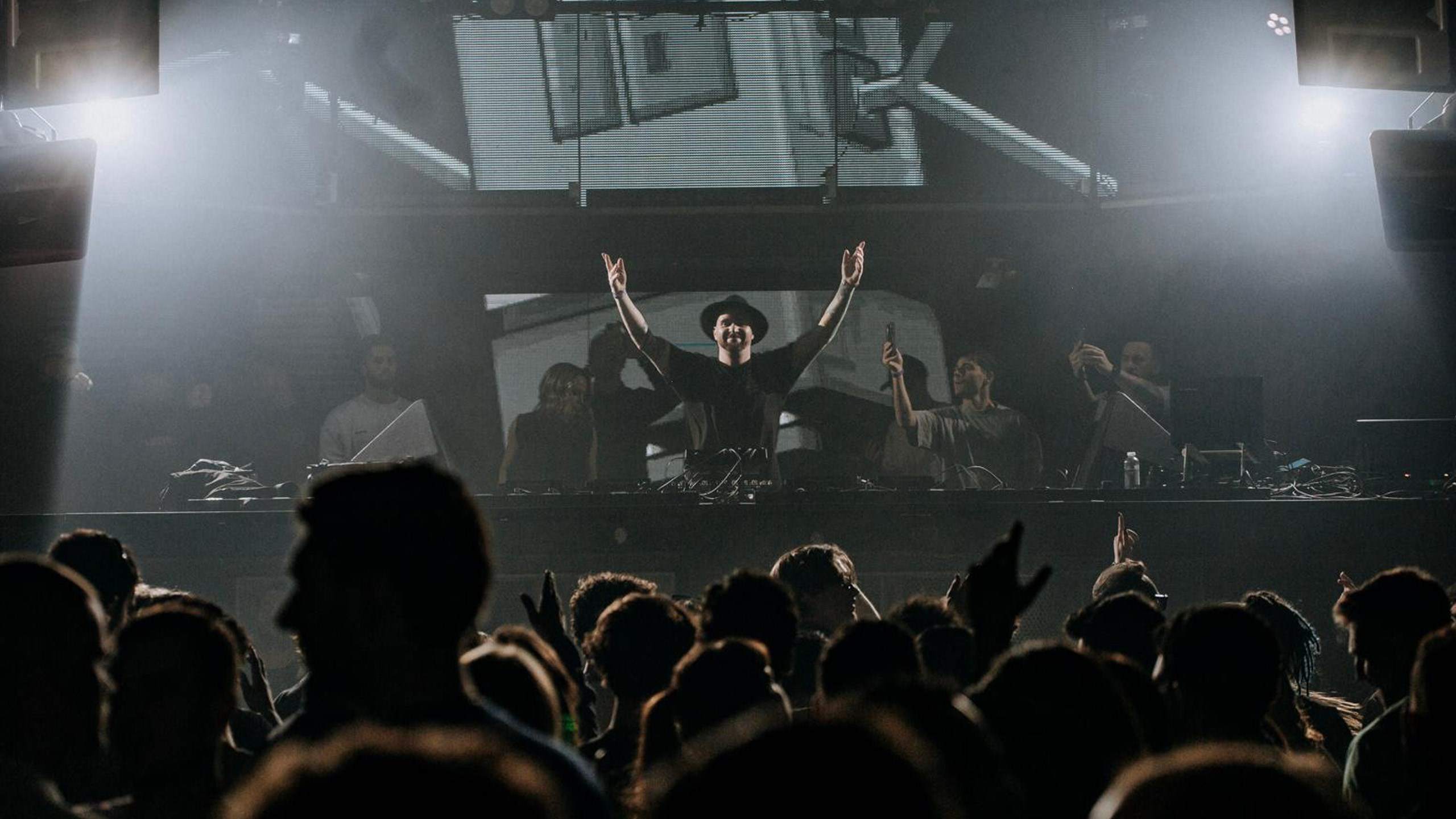 Chris Main · Artist Profile