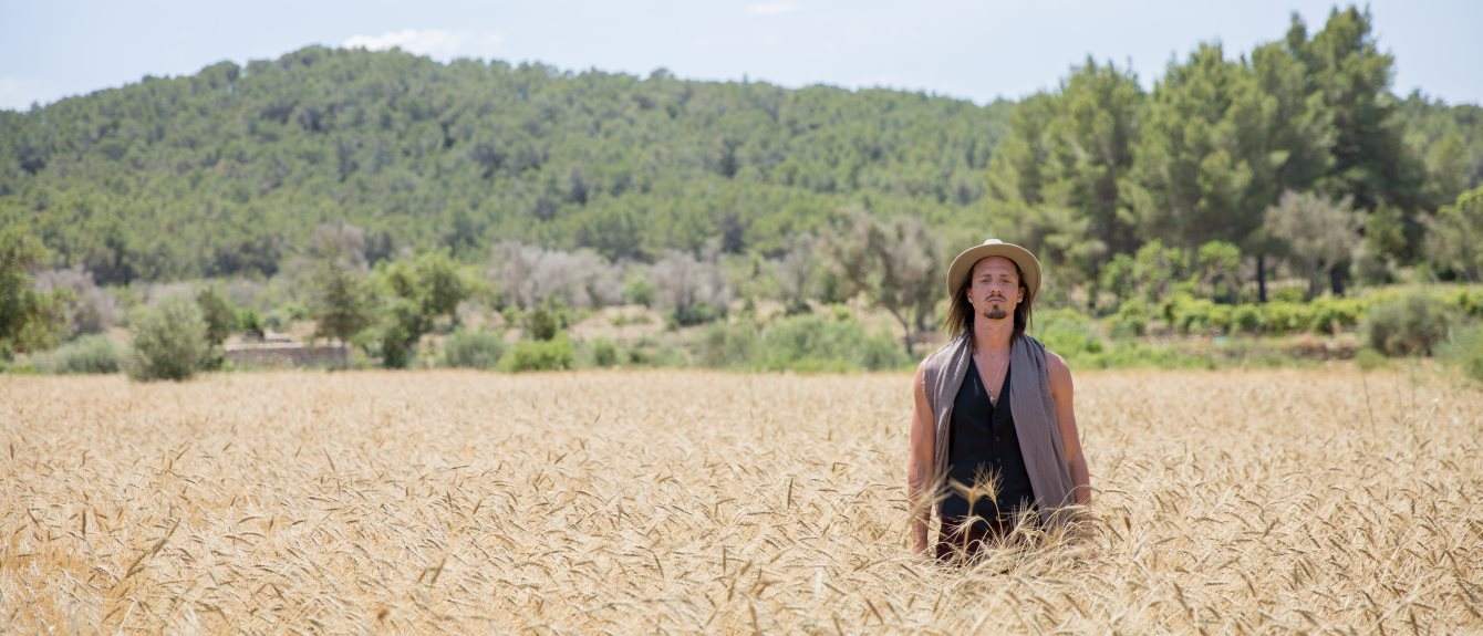 Clint Lee · Artist Profile