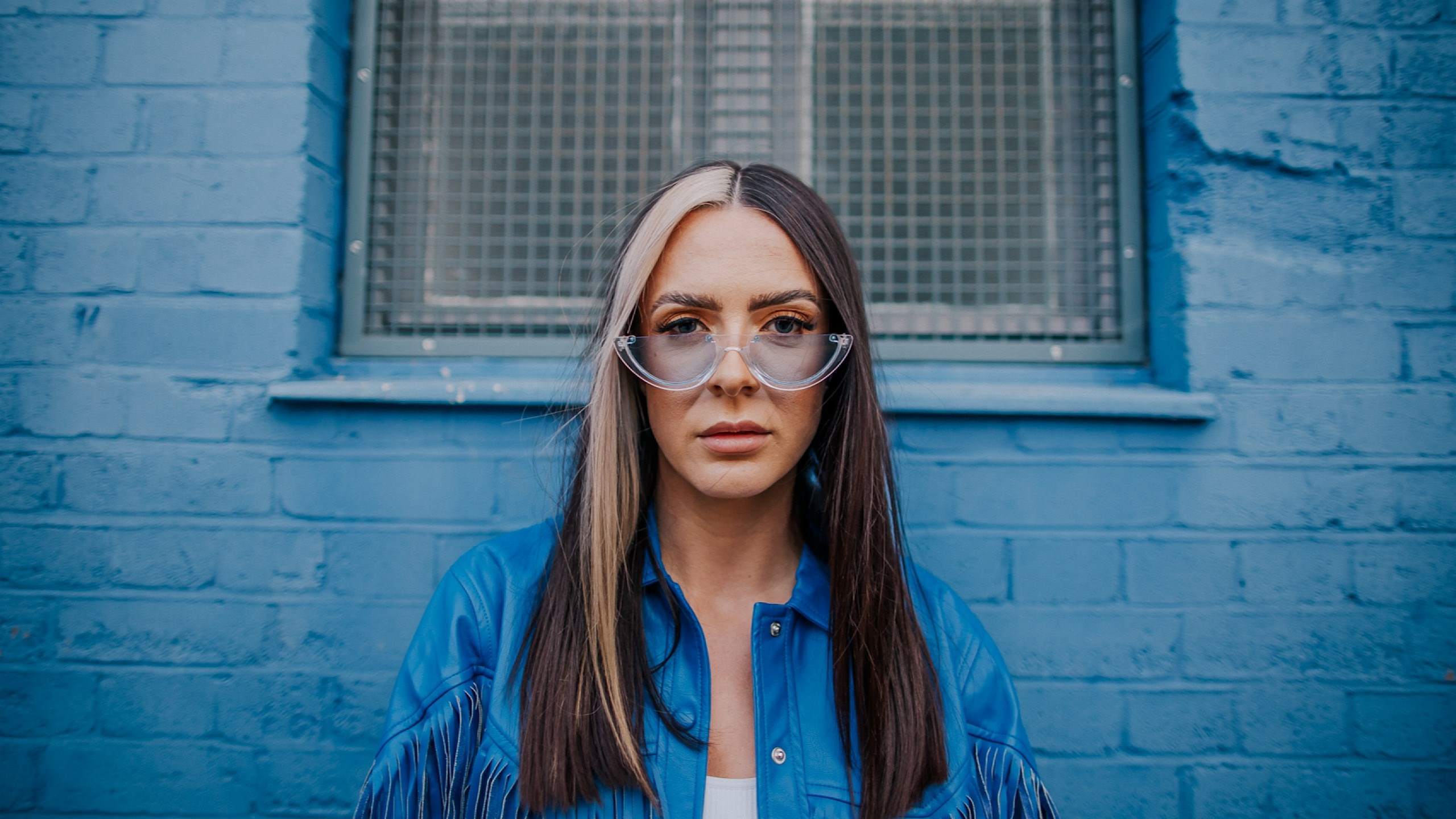 COURTNEY · Artist Profile