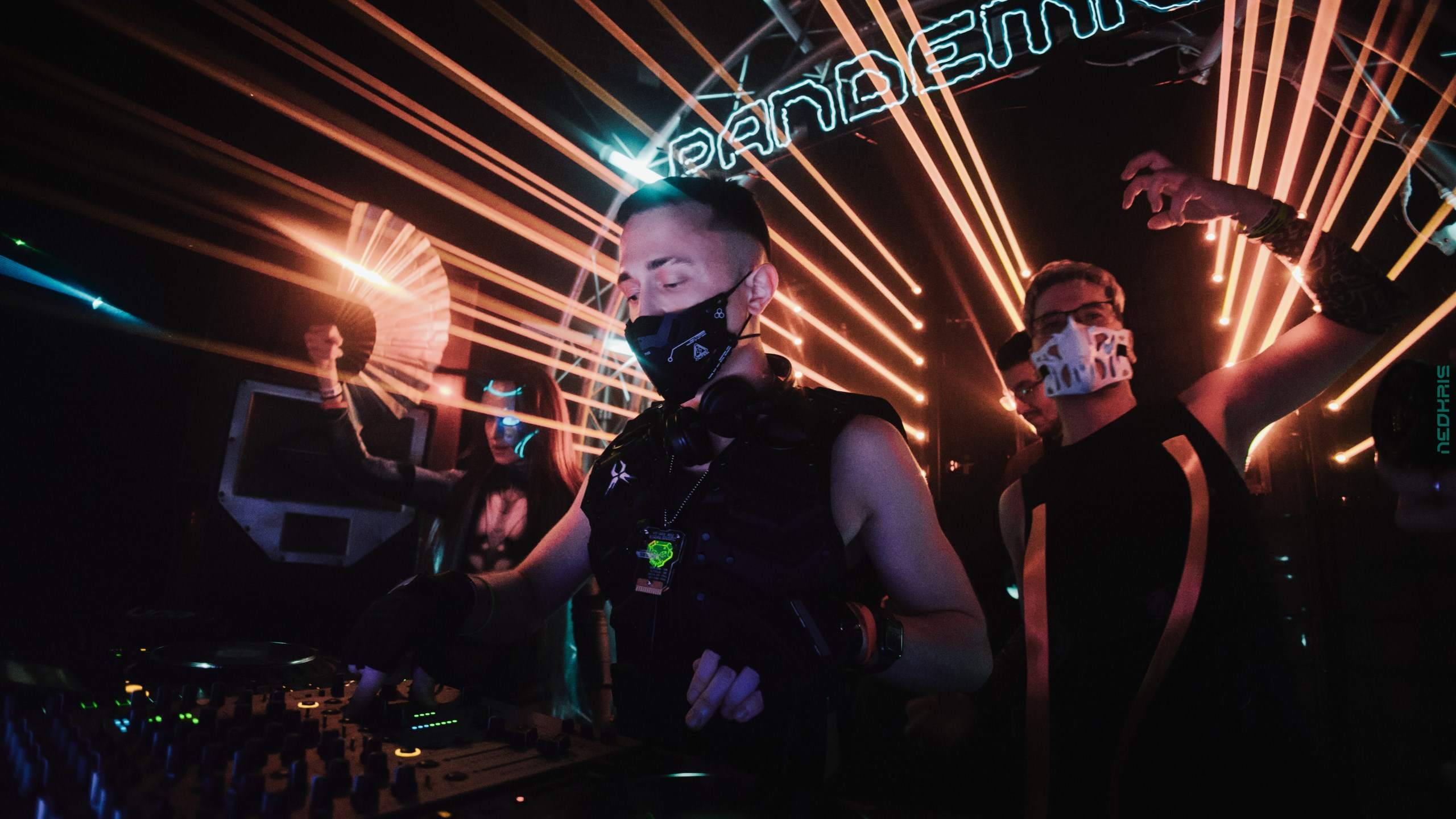 Etrone · Artist Profile