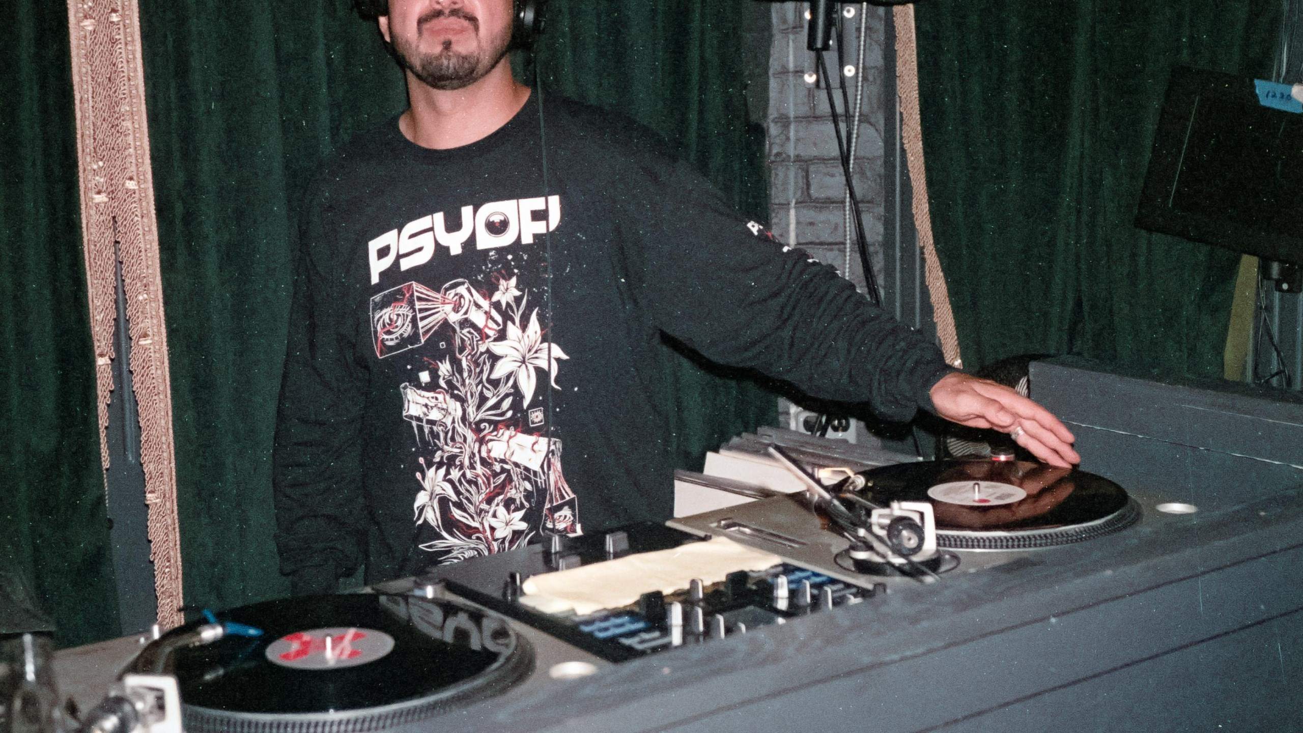 enz.O · Artist Profile