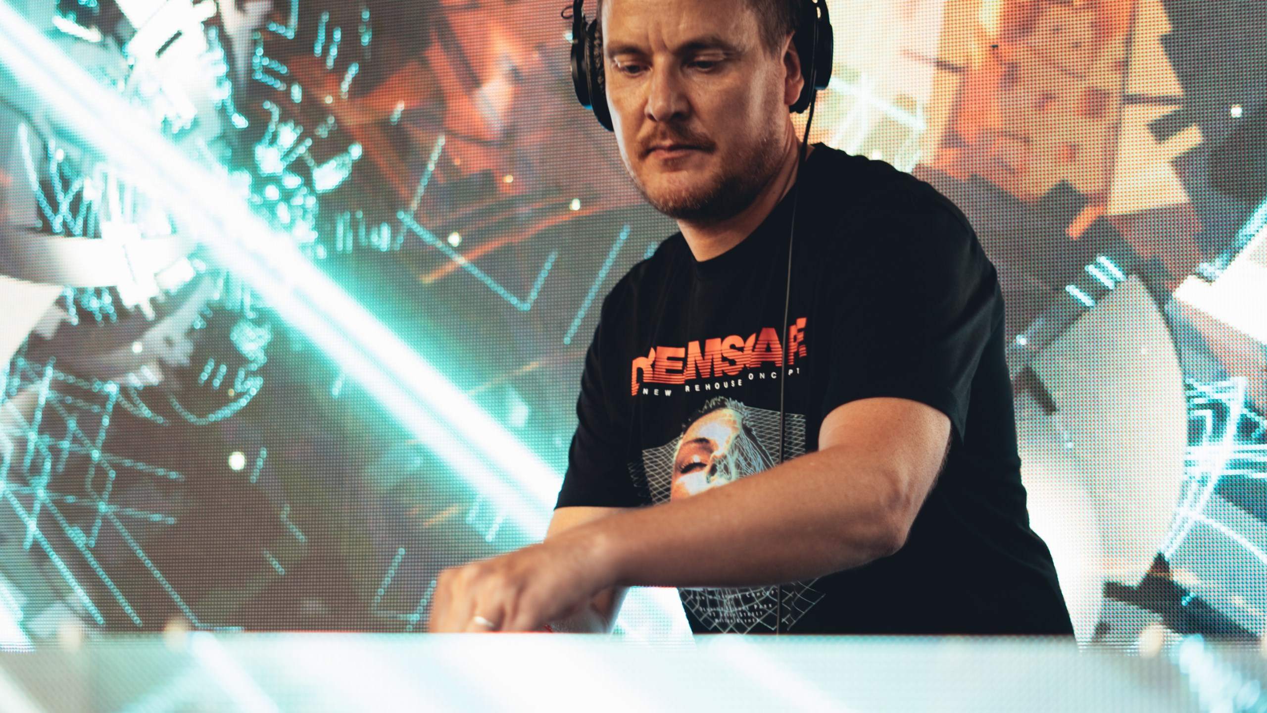 Graham Dunn · Artist Profile