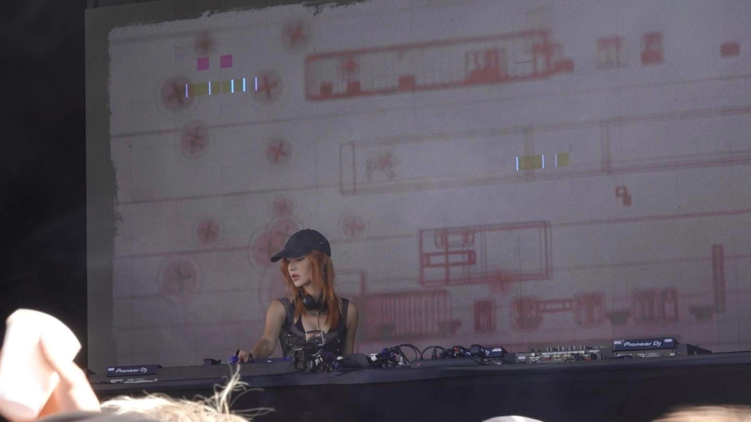 LYZZ · Artist Profile