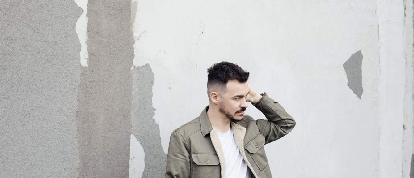 Lee Kelly · Artist Profile