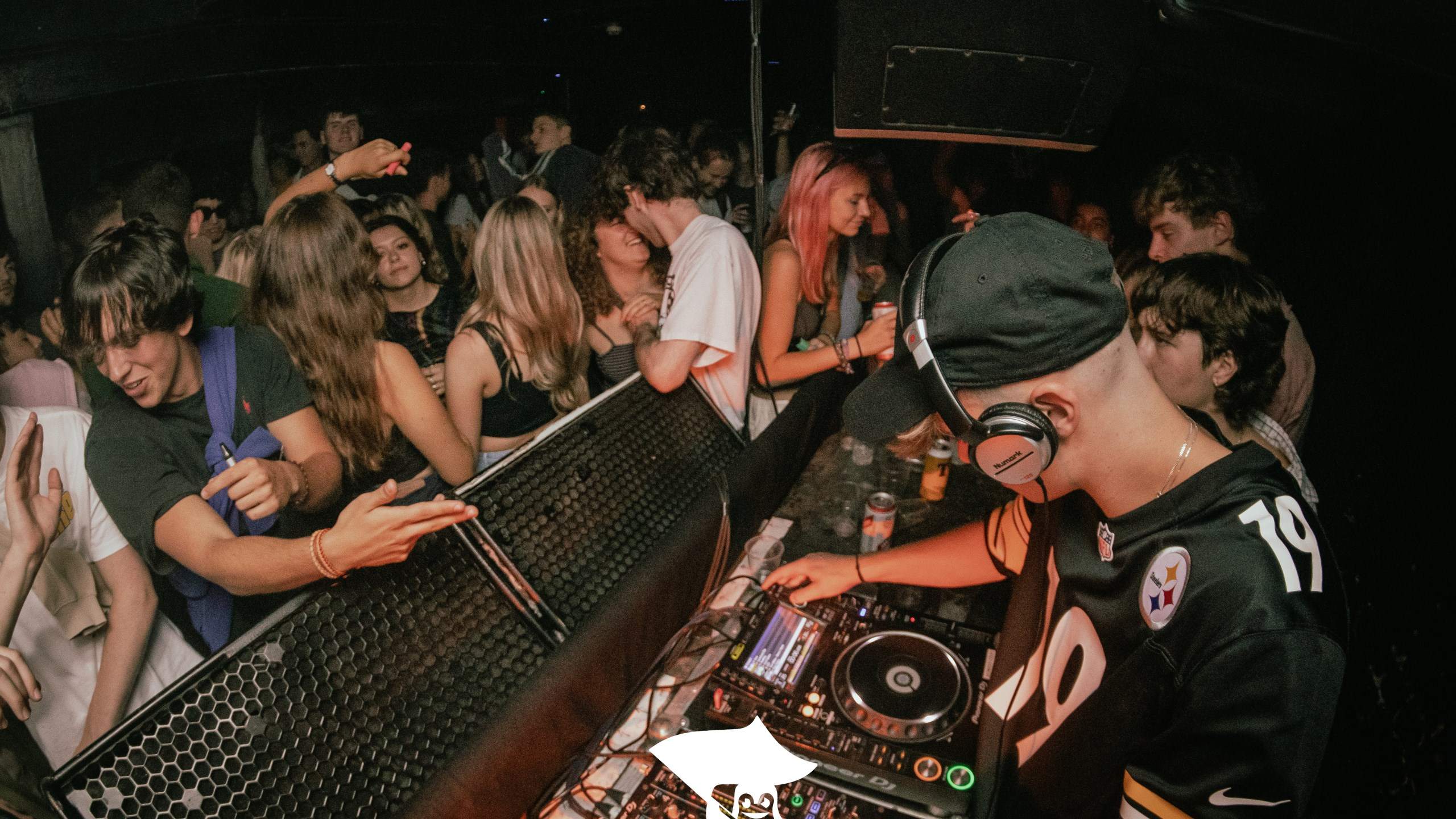 Sam Murray · Artist Profile