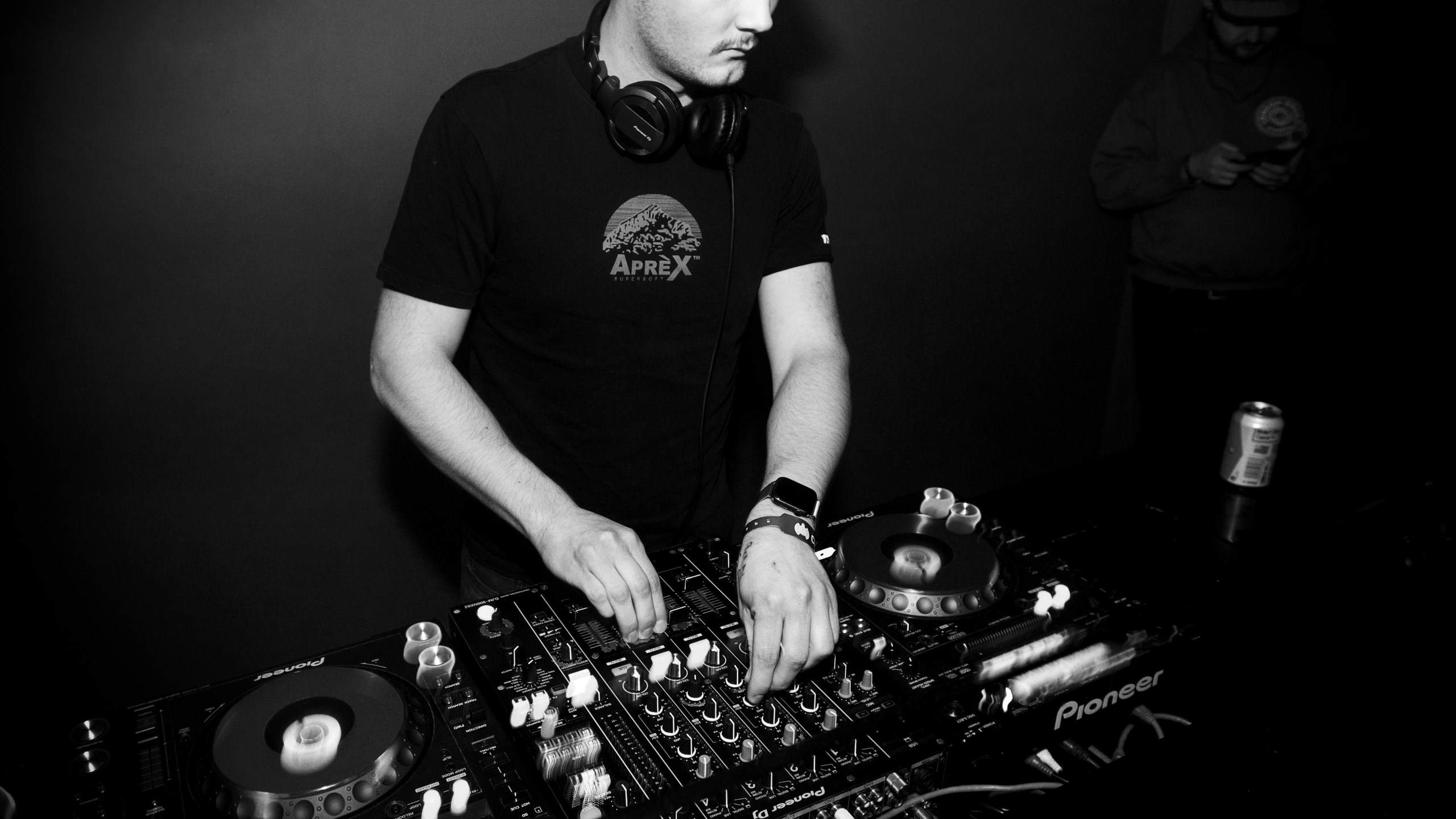 Sam Chaloner · Artist Profile