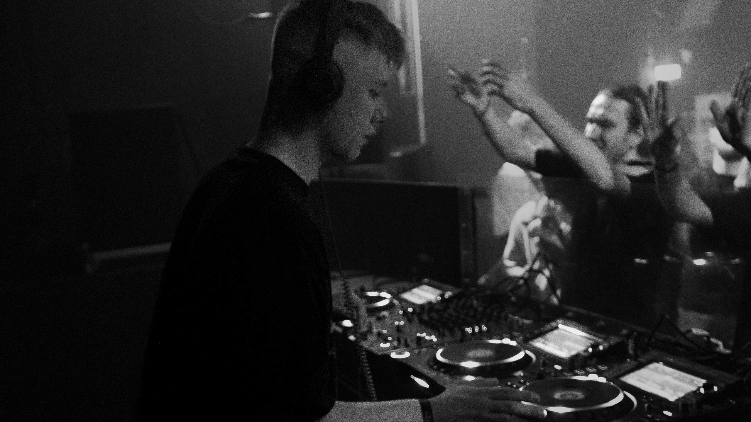 Tarik Weiss · Artist Profile