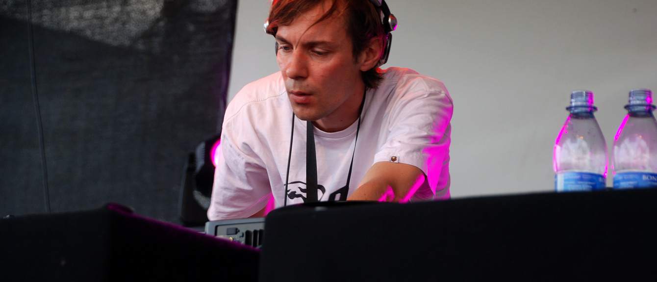 Tobias Thomas · Artist Profile