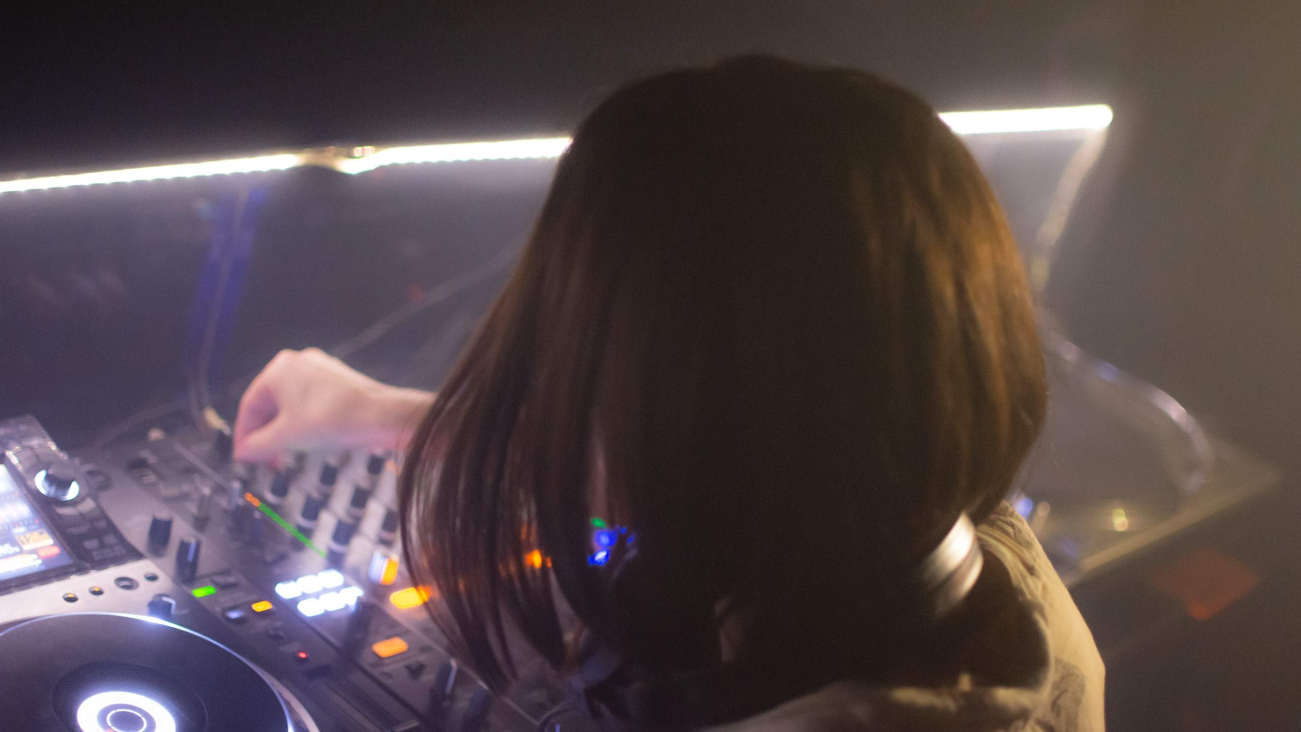 Vivi An · Artist Profile