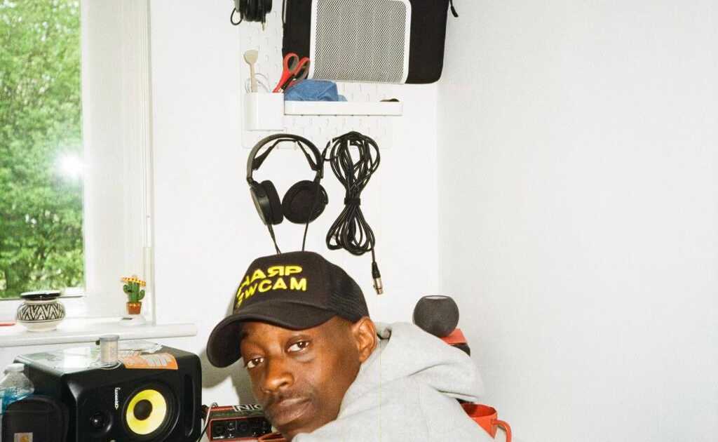 futuretense: [ K S R ] + Osquello at Queen Elizabeth Hall Foyer, London