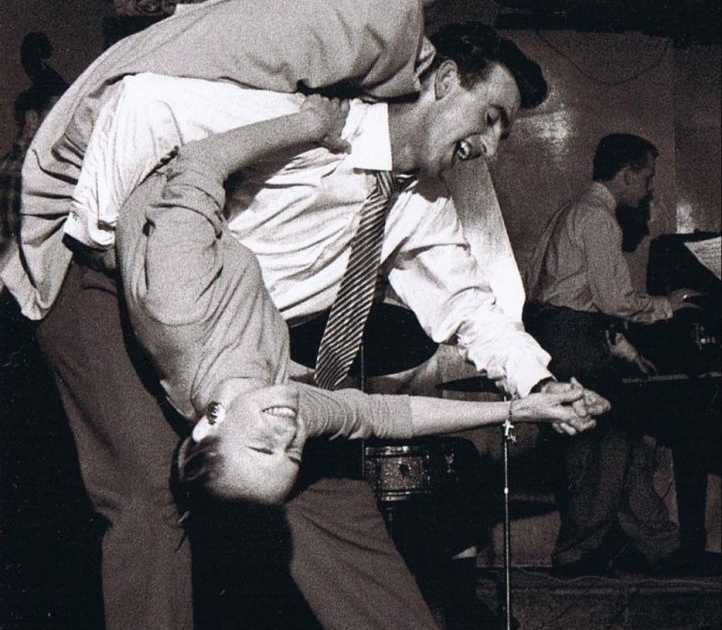 Die Seligen Augenblicke mit Joax Nuwanda bei Promenaden Eck, Berlin