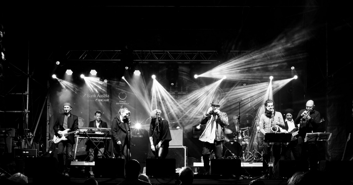 THE NEW COMMITMENTS LIVE at Petersplatz.Eins, Vienna