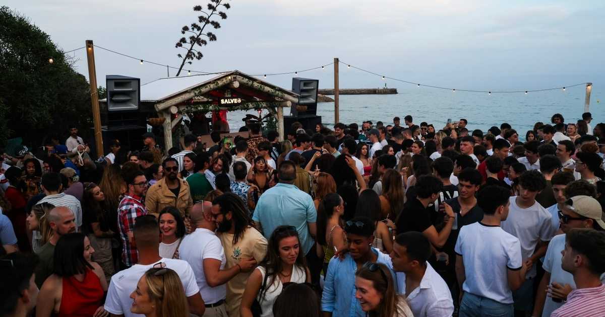 FREE OPEN AIR BEACH PARTY at Hola Club Sitges (Cala Vallcarca), Barcelona