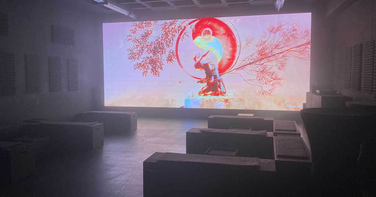 Black Hole Gallery + Art-Bar Night at P61 Gallery, Berlin