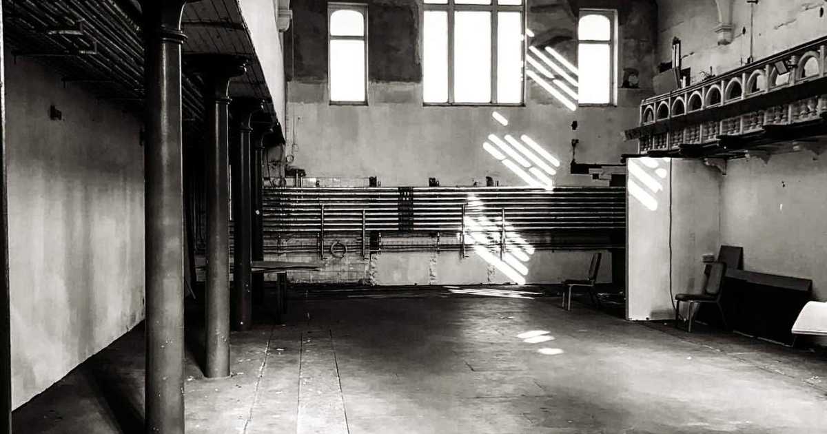 Hybrid: The Abandoned Victorian Swimming Pool with Pulse bij The Old Dr ...