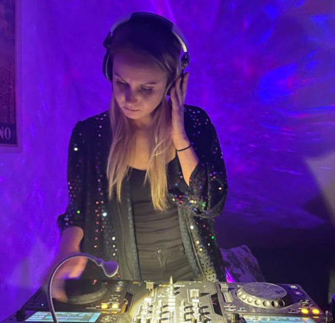 go.play mit Pastelina bei Minimal Bar, Berlin