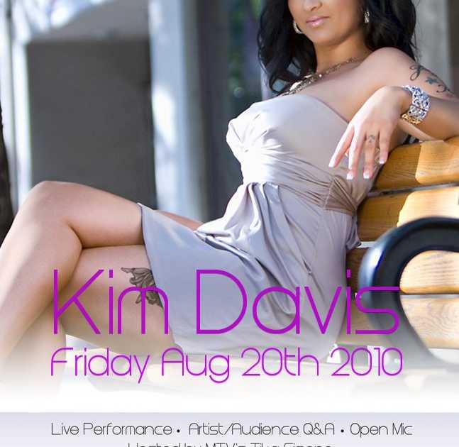 Kim Davis Live at Intimate & Interactive Open Mic bij Lambadina Lounge, Toronto