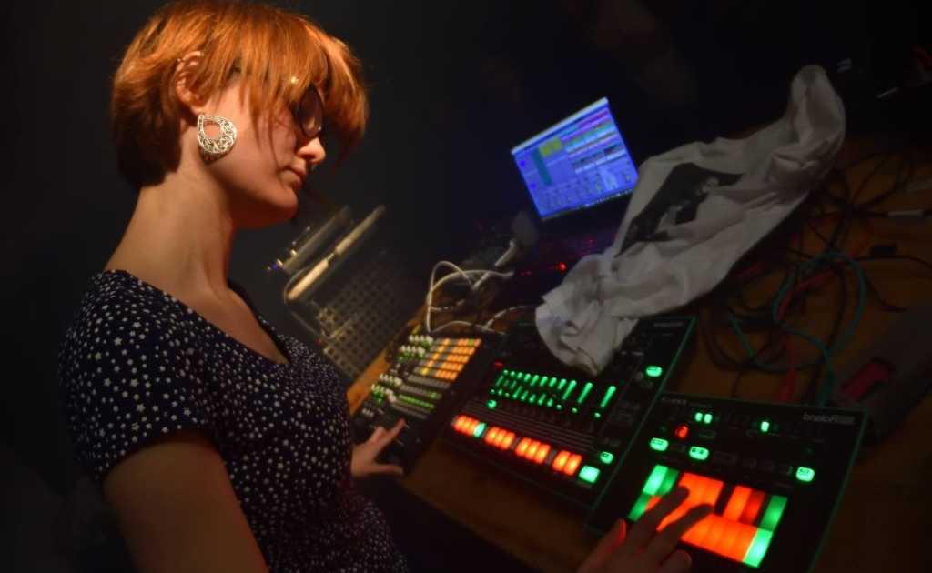 Girls.Friends.Zone mit Juliet! & Juliane Wolf em Minimal Bar, Berlim